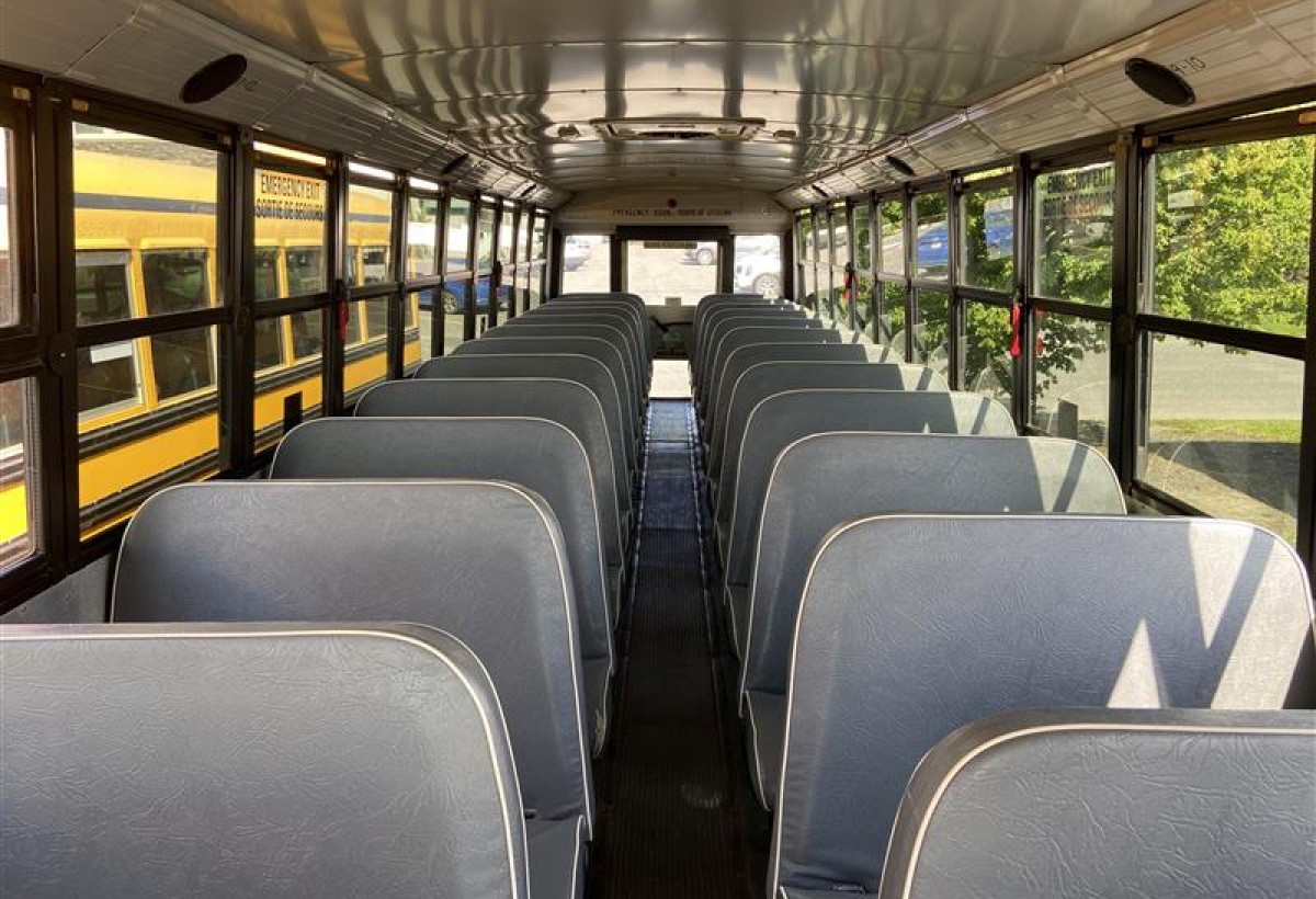 2010 THOMAS SAF-T-LINER C2 - Girardin Blue Bird